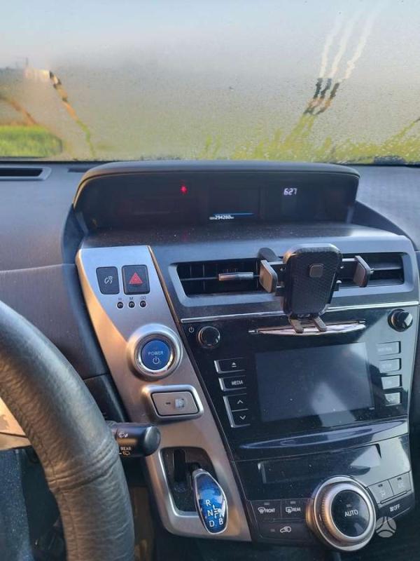 Balts Toyota Prius 2016 Kauņa, ar dzinēja tilpumu 1.80 L un nobraukumu 297 tūkst. km par 10900 €, foto 5 vietnē AUTOMOTO.COM.LV