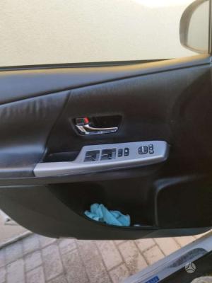 Balts Toyota Prius 2016 Kauņa, ar dzinēja tilpumu 1.80 L un nobraukumu 297 tūkst. km par 10900 €, foto 9 vietnē AUTOMOTO.COM.LV