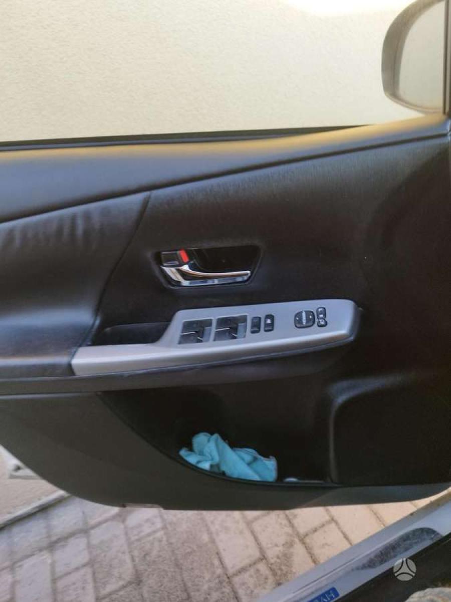 Balts Toyota Prius 2016 Kauņa, ar dzinēja tilpumu 1.80 L un nobraukumu 297 tūkst. km par 10900 €, foto 9 vietnē AUTOMOTO.COM.LV