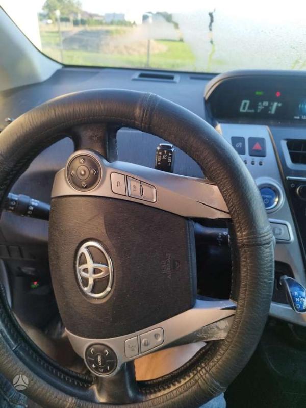 Balts Toyota Prius 2016 Kauņa, ar dzinēja tilpumu 1.80 L un nobraukumu 297 tūkst. km par 10900 €, foto 9 vietnē AUTOMOTO.COM.LV
