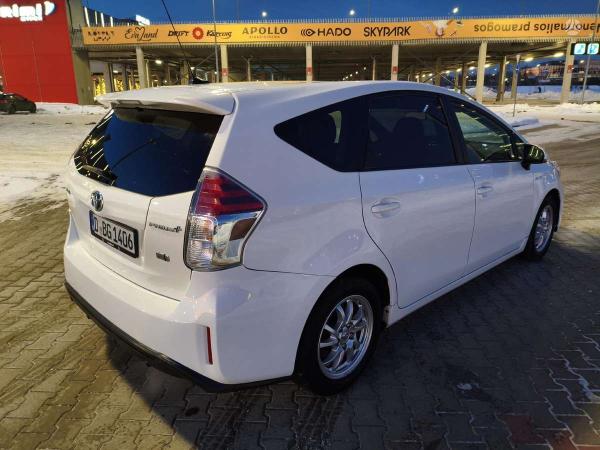 Balts Toyota Prius 2017 Viļņa, ar dzinēja tilpumu 1.80 L un nobraukumu 220 tūkst. km par 10990 €, foto 4 vietnē AUTOMOTO.COM.LV
