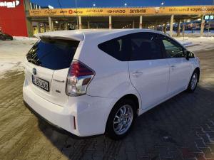 White Toyota Prius 2017 in Vilnius, with an engine capacity of 1.80 L and mileage of 220 thousand km for 10990 €, photo 4 on AUTOMOTO.COM.LV