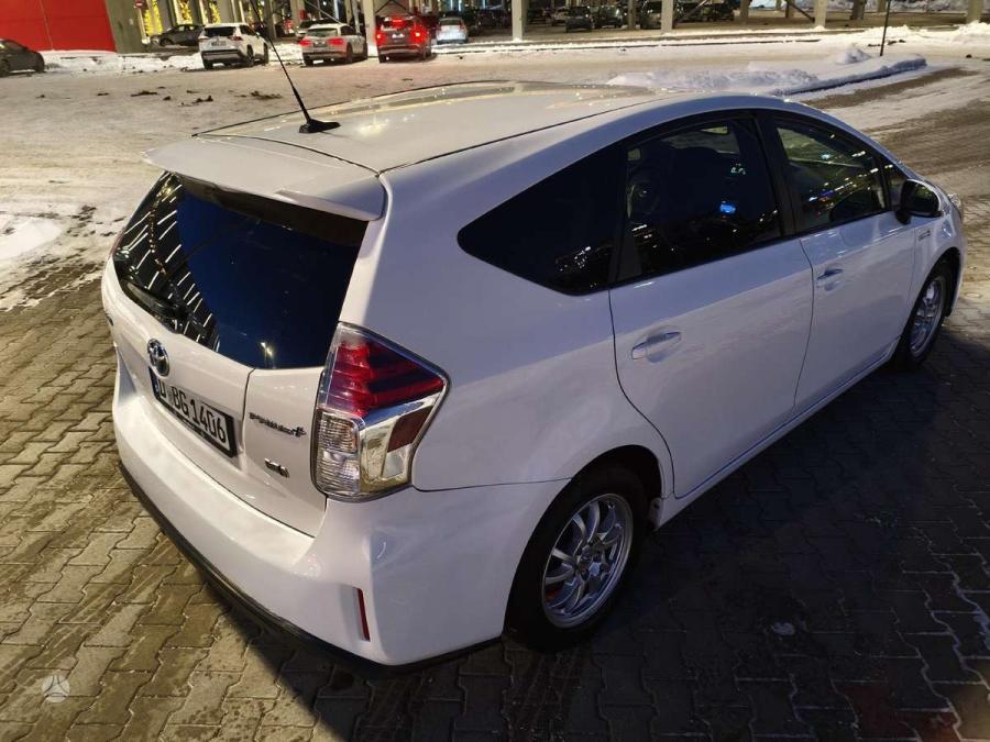 White Toyota Prius 2017 in Vilnius, with an engine capacity of 1.80 L and mileage of 220 thousand km for 10990 €, photo 22 on AUTOMOTO.COM.LV