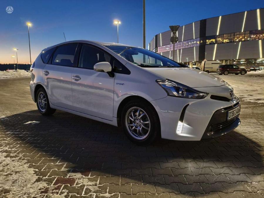 White Toyota Prius 2017 in Vilnius, with an engine capacity of 1.80 L and mileage of 220 thousand km for 10990 €, photo 25 on AUTOMOTO.COM.LV