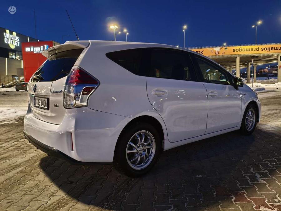 White Toyota Prius 2017 in Vilnius, with an engine capacity of 1.80 L and mileage of 220 thousand km for 10990 €, photo 29 on AUTOMOTO.COM.LV