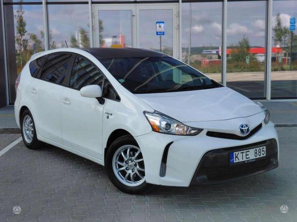 White Toyota Prius 2017 in Vilnius, with an engine capacity of 1.80 L and mileage of 195 thousand km for 8900 €, photo 1 on AUTOMOTO.COM.LV