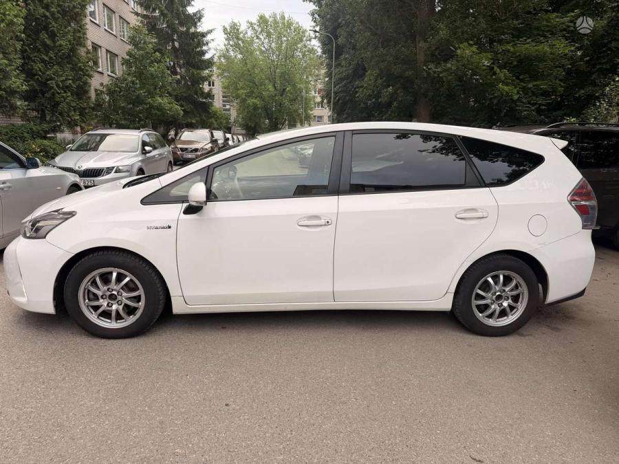Белый Тойота Приус 2017 в Вильнюс, объемом двигателя 1.80 л и пробегом 249 тыс. км за 8900 €, фото 4 на AUTOMOTO.COM.LV