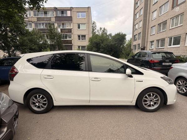Balts Toyota Prius 2017 Viļņa, ar dzinēja tilpumu 1.80 L un nobraukumu 249 tūkst. km par 8900 €, foto 4 vietnē AUTOMOTO.COM.LV