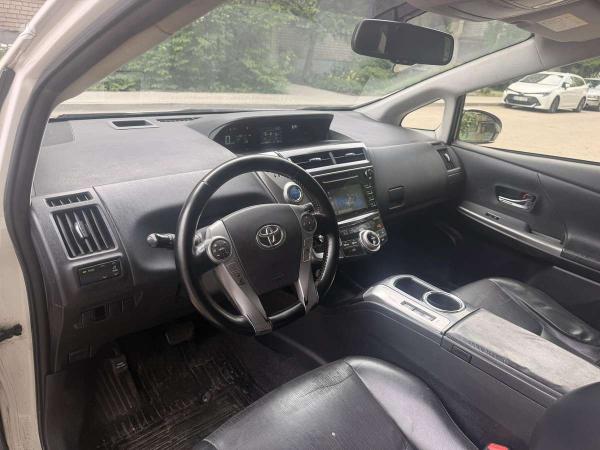 Balts Toyota Prius 2017 Viļņa, ar dzinēja tilpumu 1.80 L un nobraukumu 249 tūkst. km par 8900 €, foto 6 vietnē AUTOMOTO.COM.LV