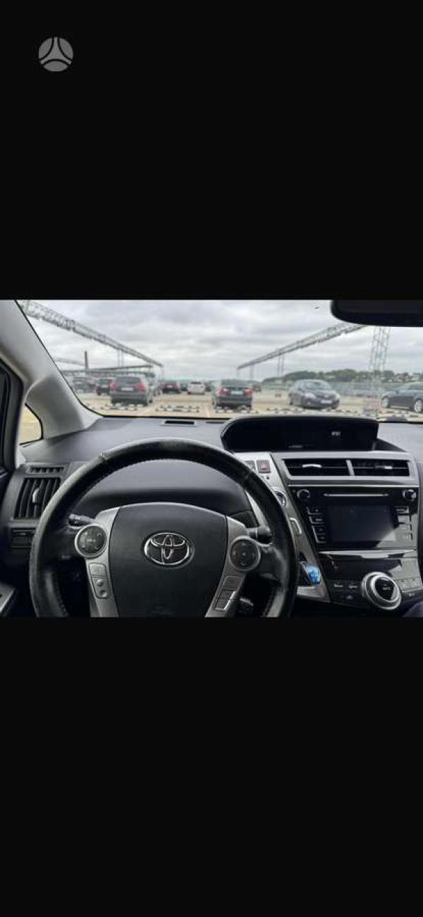 White Toyota Prius 2017 in Kaunas, with an engine capacity of 1.80 L and mileage of 480 thousand km for 11500 €, photo 9 on AUTOMOTO.COM.LV