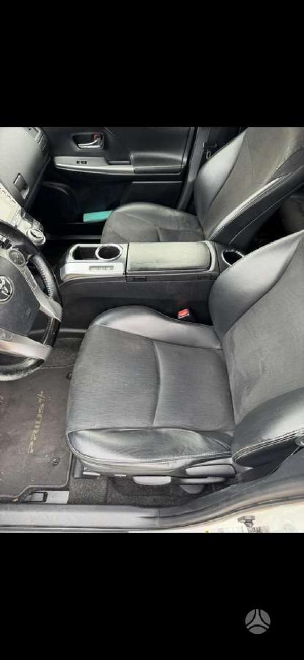White Toyota Prius 2017 in Kaunas, with an engine capacity of 1.80 L and mileage of 480 thousand km for 11500 €, photo 10 on AUTOMOTO.COM.LV