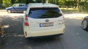 White Toyota Prius 2017 in Vilnius, with an engine capacity of 1.80 L and mileage of 526 thousand km for 8000 €, photo 4 on AUTOMOTO.COM.LV