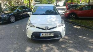 White Toyota Prius 2017 in Vilnius, with an engine capacity of 1.80 L and mileage of 526 thousand km for 8000 €, photo 6 on AUTOMOTO.COM.LV