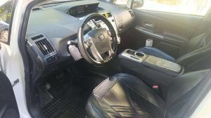 White Toyota Prius 2017 in Vilnius, with an engine capacity of 1.80 L and mileage of 526 thousand km for 8000 €, photo 8 on AUTOMOTO.COM.LV