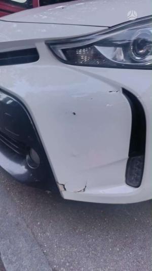 White Toyota Prius 2017 in Vilnius, with an engine capacity of 1.80 L and mileage of 526 thousand km for 8000 €, photo 12 on AUTOMOTO.COM.LV