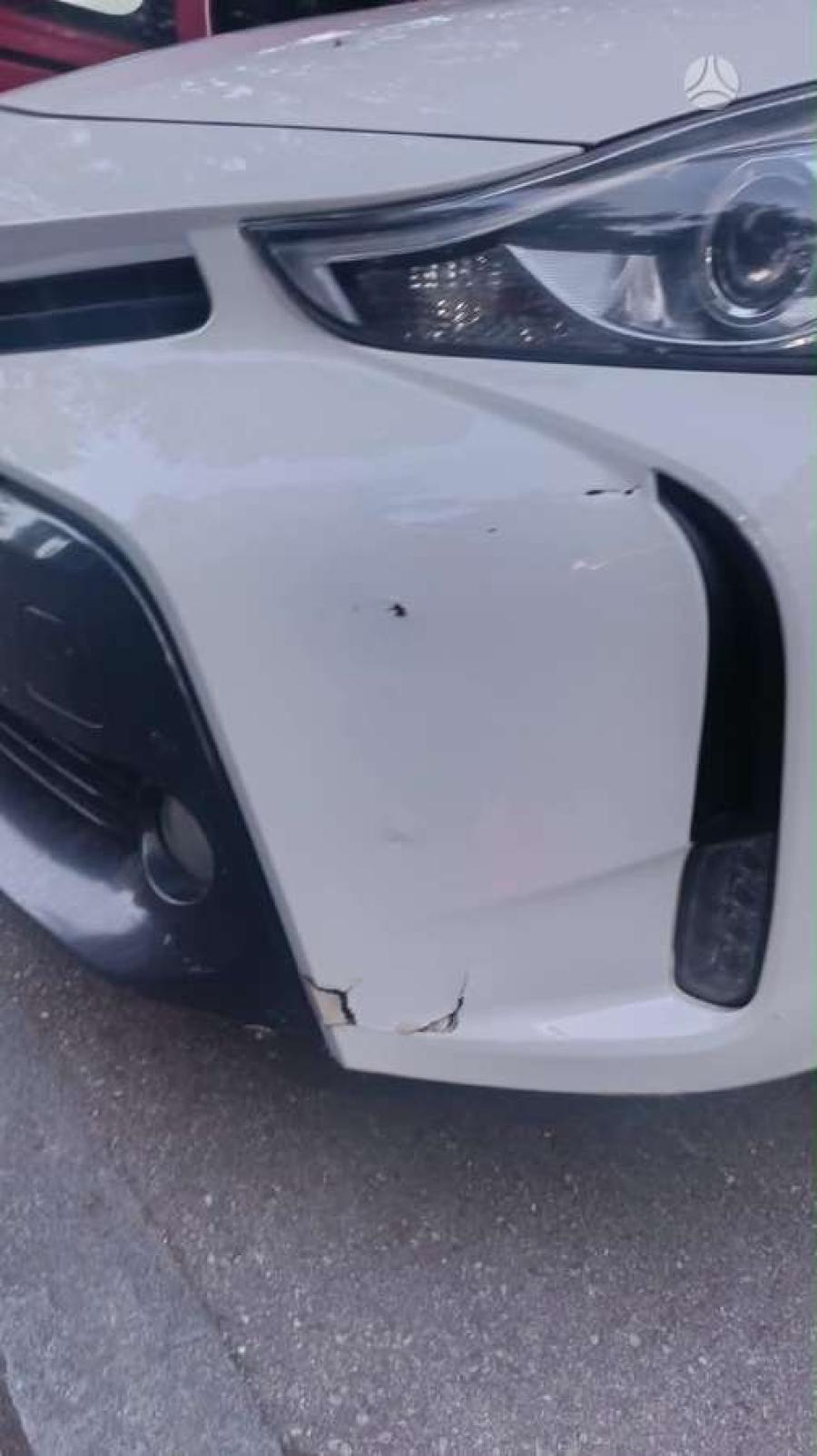 White Toyota Prius 2017 in Vilnius, with an engine capacity of 1.80 L and mileage of 526 thousand km for 8000 €, photo 12 on AUTOMOTO.COM.LV