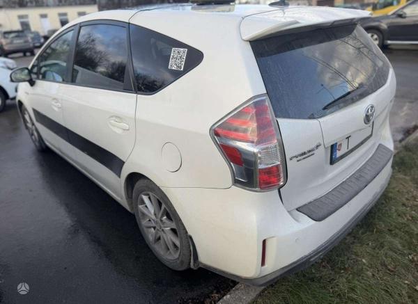 White Toyota Prius 2018 in Klaipeda, with an engine capacity of 1.80 L and mileage of 170 thousand km for 14000 €, photo 2 on AUTOMOTO.COM.LV