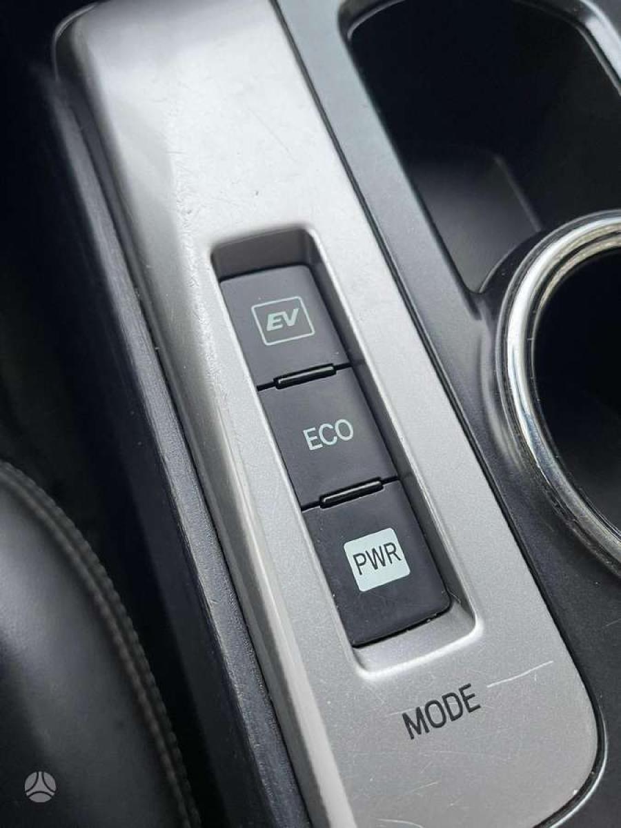 Белый Тойота Приус 2018 в Тельшяй, объемом двигателя 1.78 л и пробегом 170 тыс. км за 13800 €, фото 12 на AUTOMOTO.COM.LV