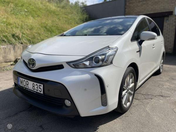 White Toyota Prius 2018 in Vilnius, with an engine capacity of 1.80 L and mileage of 237 thousand km for 13300 €, photo 1 on AUTOMOTO.COM.LV