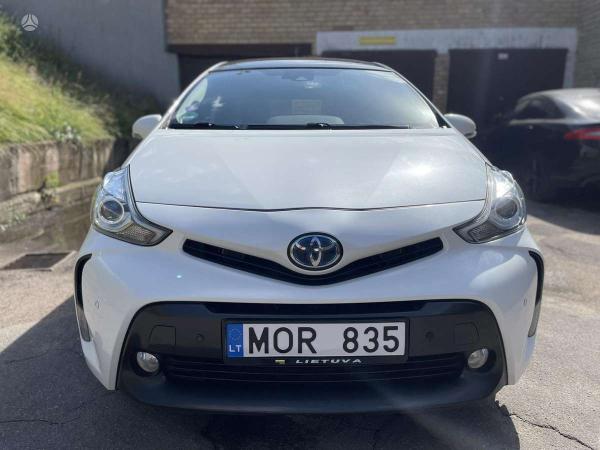 White Toyota Prius 2018 in Vilnius, with an engine capacity of 1.80 L and mileage of 237 thousand km for 13300 €, photo 3 on AUTOMOTO.COM.LV