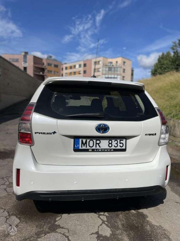 White Toyota Prius 2018 in Vilnius, with an engine capacity of 1.80 L and mileage of 237 thousand km for 13300 €, photo 6 on AUTOMOTO.COM.LV