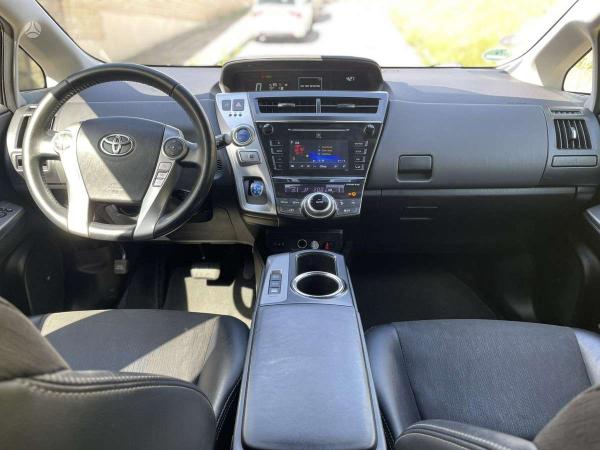 White Toyota Prius 2018 in Vilnius, with an engine capacity of 1.80 L and mileage of 237 thousand km for 13300 €, photo 9 on AUTOMOTO.COM.LV
