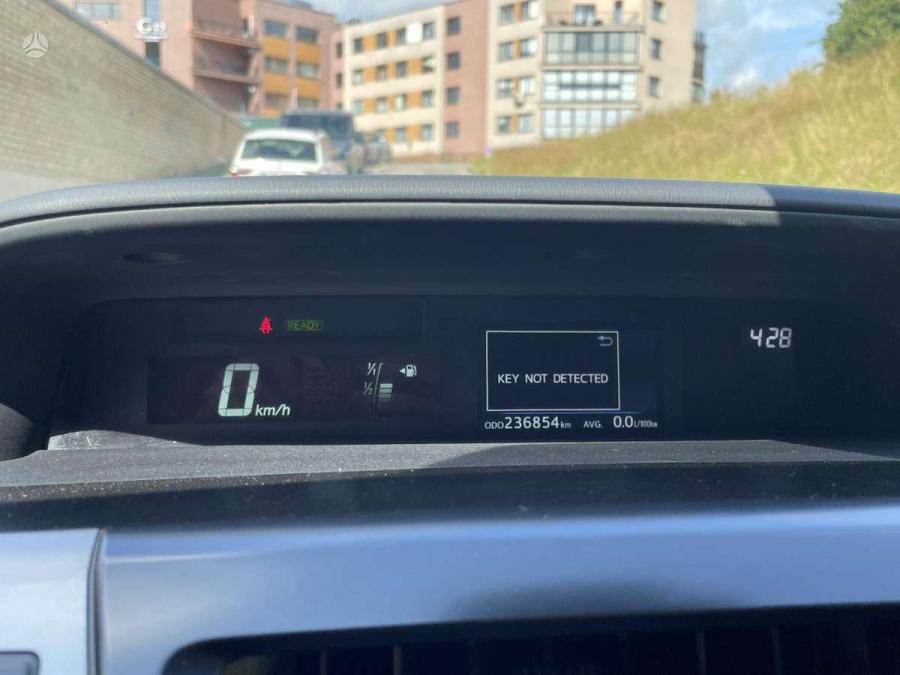 Белый Тойота Приус 2018 в Вильнюс, объемом двигателя 1.80 л и пробегом 237 тыс. км за 13300 €, фото 21 на AUTOMOTO.COM.LV
