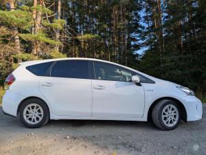 White Toyota Prius 2018 in Klaipeda, with an engine capacity of 1.80 L and mileage of 276 thousand km for 12800 €, photo 4 on AUTOMOTO.COM.LV