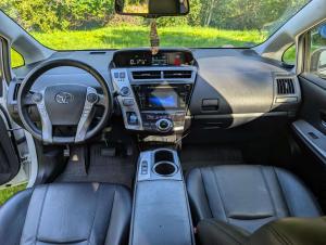 White Toyota Prius 2018 in Klaipeda, with an engine capacity of 1.80 L and mileage of 276 thousand km for 12800 €, photo 10 on AUTOMOTO.COM.LV