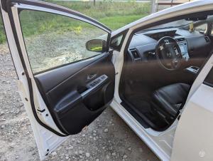 White Toyota Prius 2018 in Klaipeda, with an engine capacity of 1.80 L and mileage of 276 thousand km for 12800 €, photo 11 on AUTOMOTO.COM.LV