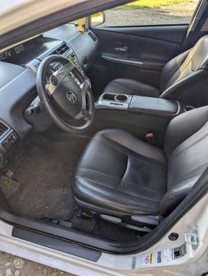 White Toyota Prius 2018 in Klaipeda, with an engine capacity of 1.80 L and mileage of 276 thousand km for 12800 €, photo 12 on AUTOMOTO.COM.LV
