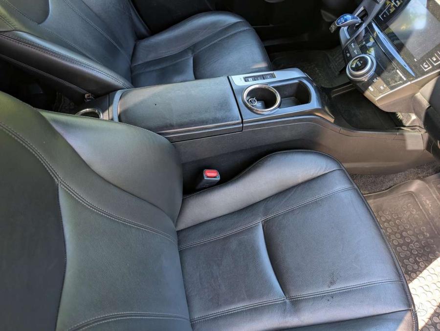 White Toyota Prius 2018 in Klaipeda, with an engine capacity of 1.80 L and mileage of 276 thousand km for 12800 €, photo 20 on AUTOMOTO.COM.LV