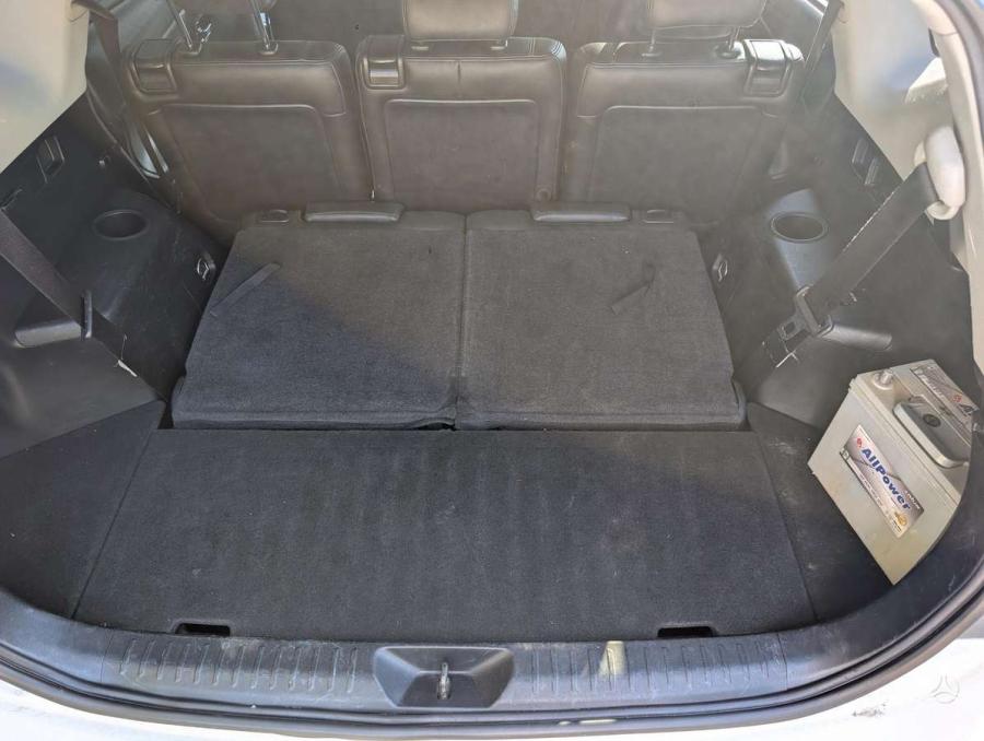 White Toyota Prius 2018 in Klaipeda, with an engine capacity of 1.80 L and mileage of 276 thousand km for 12800 €, photo 22 on AUTOMOTO.COM.LV