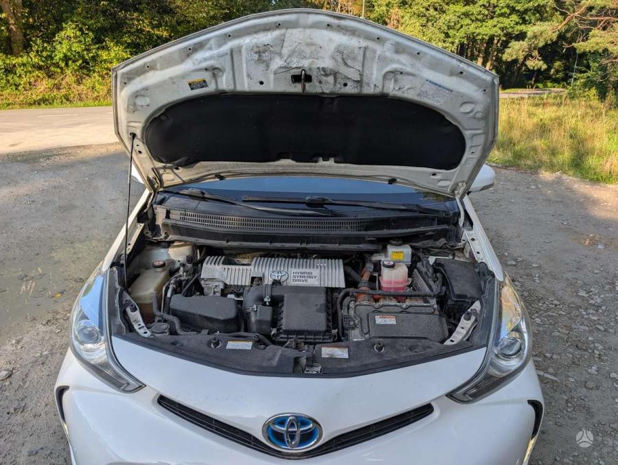 White Toyota Prius 2018 in Klaipeda, with an engine capacity of 1.80 L and mileage of 276 thousand km for 12800 €, photo 23 on AUTOMOTO.COM.LV