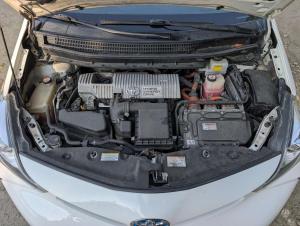 White Toyota Prius 2018 in Klaipeda, with an engine capacity of 1.80 L and mileage of 276 thousand km for 12800 €, photo 24 on AUTOMOTO.COM.LV