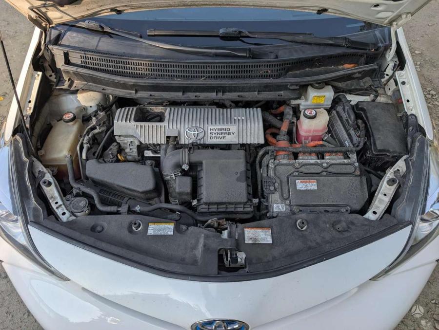 White Toyota Prius 2018 in Klaipeda, with an engine capacity of 1.80 L and mileage of 276 thousand km for 12800 €, photo 24 on AUTOMOTO.COM.LV