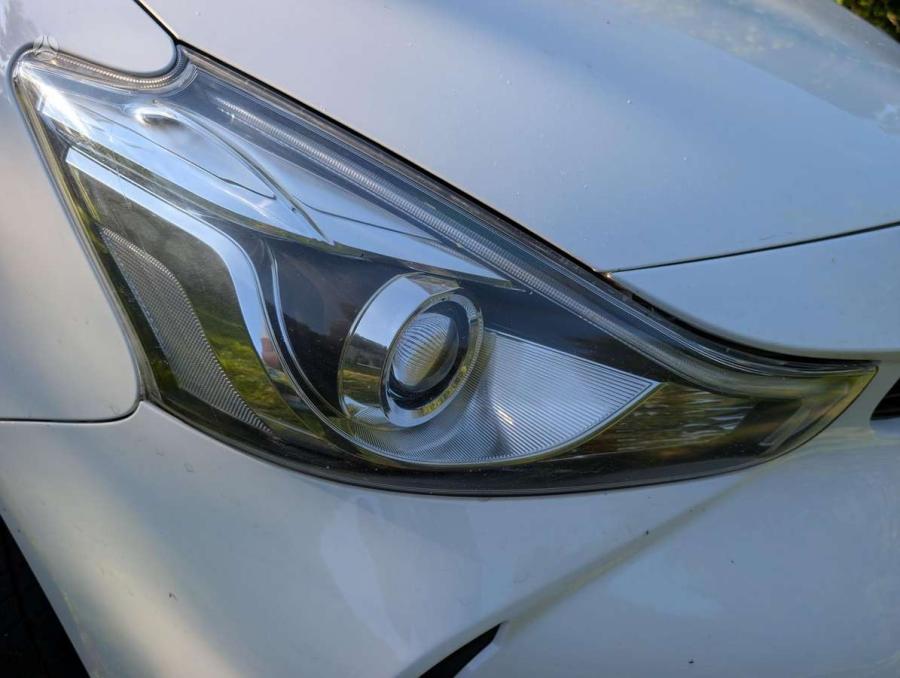 White Toyota Prius 2018 in Klaipeda, with an engine capacity of 1.80 L and mileage of 276 thousand km for 12800 €, photo 25 on AUTOMOTO.COM.LV