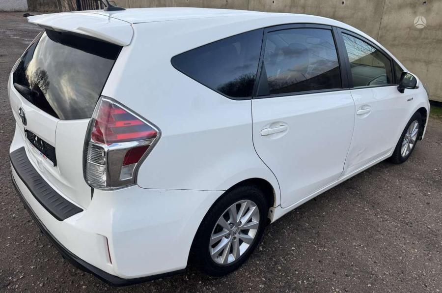White Toyota Prius 2019 in Telschi, with an engine capacity of 1.80 L and mileage of 240 thousand km for 11800 €, photo 5 on AUTOMOTO.COM.LV