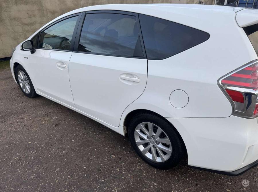 White Toyota Prius 2019 in Telschi, with an engine capacity of 1.80 L and mileage of 240 thousand km for 11800 €, photo 6 on AUTOMOTO.COM.LV