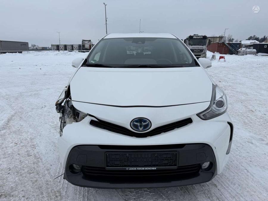 White Toyota Prius 2019 in Vilnius, with an engine capacity of 1.80 L and mileage of 261 thousand km for 8800 €, photo 2 on AUTOMOTO.COM.LV