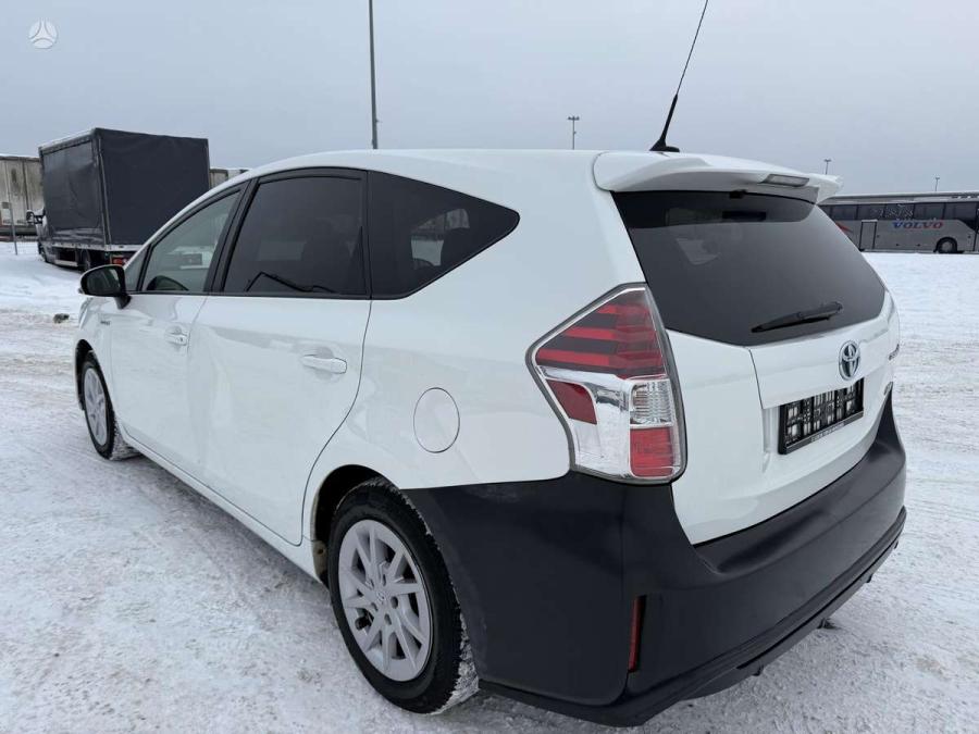 White Toyota Prius 2019 in Vilnius, with an engine capacity of 1.80 L and mileage of 261 thousand km for 8800 €, photo 3 on AUTOMOTO.COM.LV