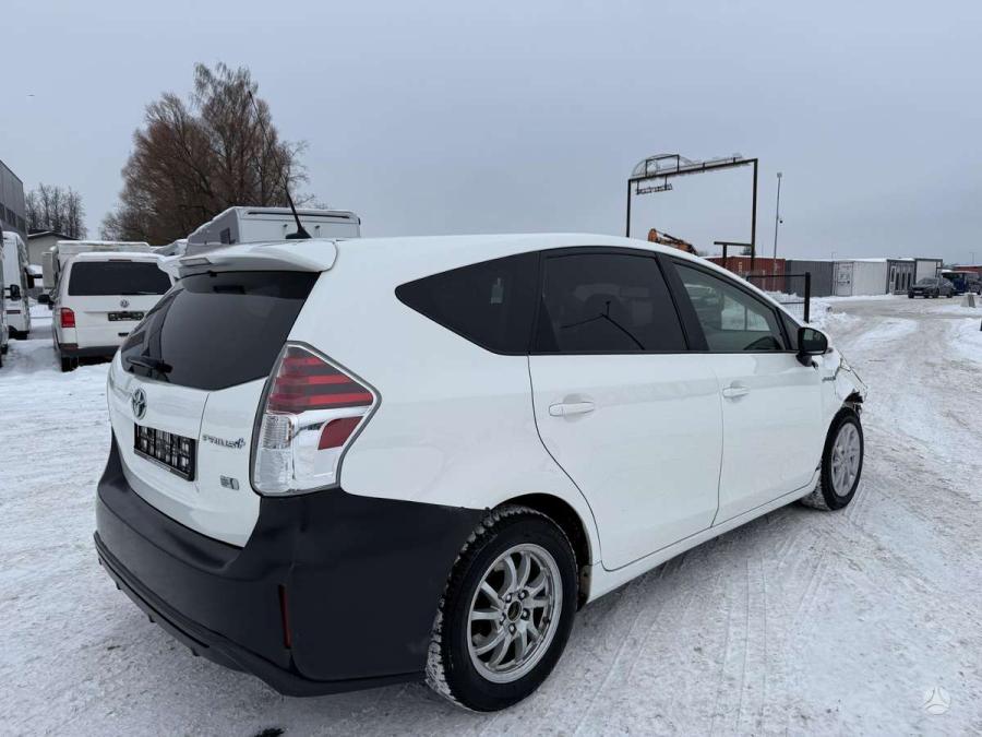White Toyota Prius 2019 in Vilnius, with an engine capacity of 1.80 L and mileage of 261 thousand km for 8800 €, photo 4 on AUTOMOTO.COM.LV