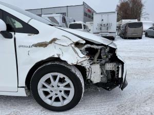 White Toyota Prius 2019 in Vilnius, with an engine capacity of 1.80 L and mileage of 261 thousand km for 8800 €, photo 9 on AUTOMOTO.COM.LV