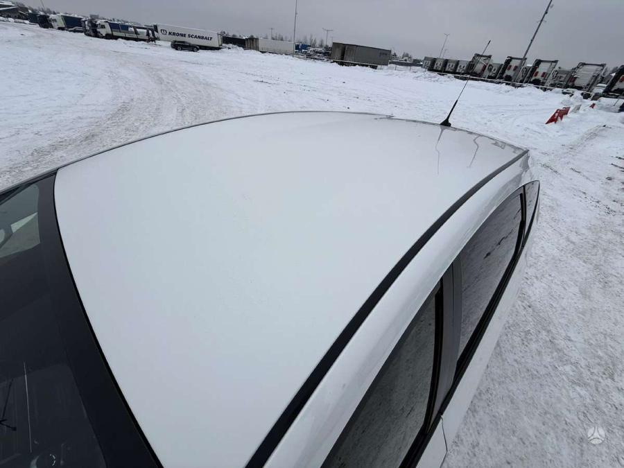 White Toyota Prius 2019 in Vilnius, with an engine capacity of 1.80 L and mileage of 261 thousand km for 8800 €, photo 24 on AUTOMOTO.COM.LV