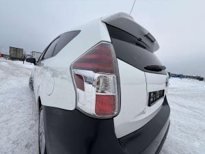 White Toyota Prius 2019 in Vilnius, with an engine capacity of 1.80 L and mileage of 261 thousand km for 8800 €, photo 25 on AUTOMOTO.COM.LV