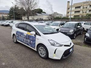 Balts Toyota Prius 2019 Panevēža, ar dzinēja tilpumu 1.80 L un nobraukumu 221 tūkst. km par 11600 €, foto  vietnē AUTOMOTO.COM.LV