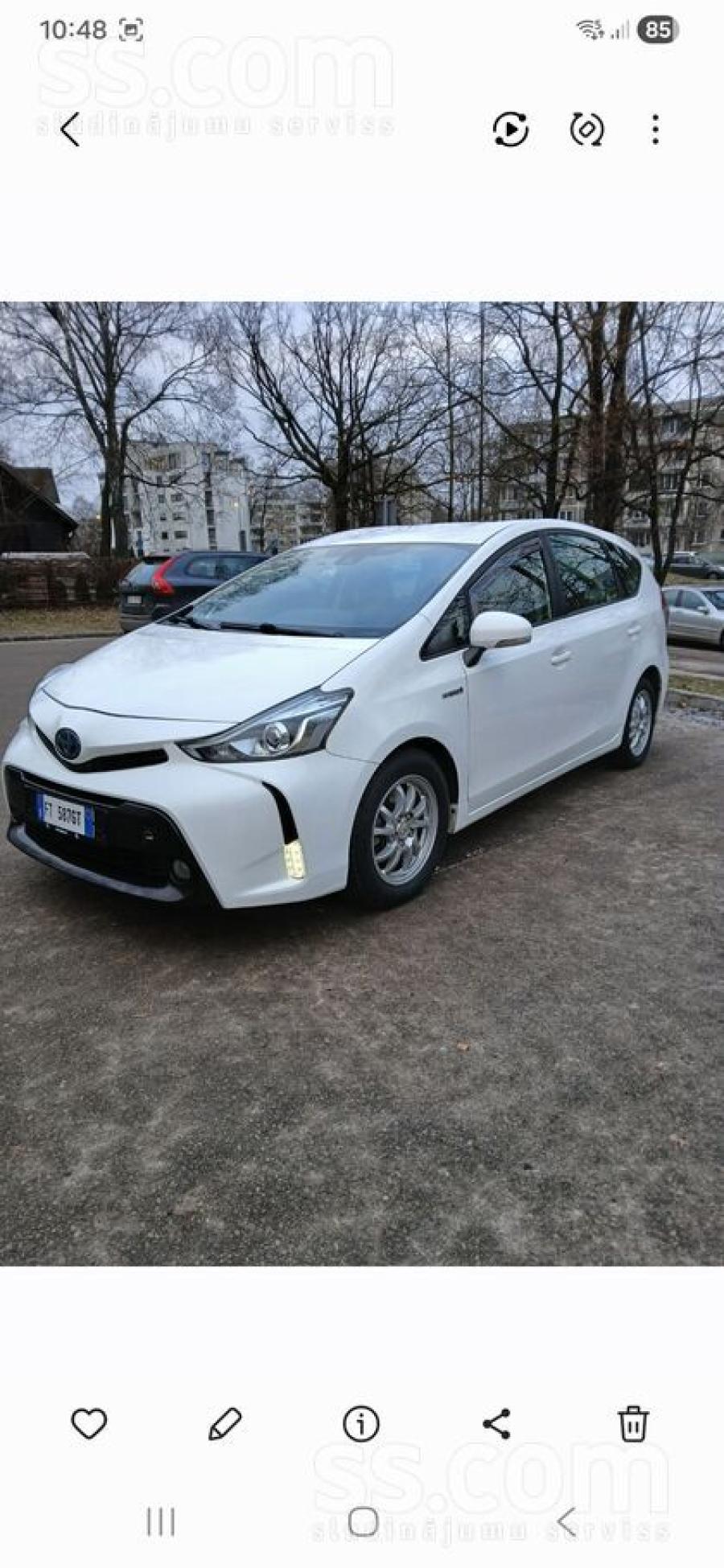 White Toyota Prius 2019 in Riga, with an engine capacity of 1.80 L and mileage of 320 thousand km for 12900 €, photo 5 on AUTOMOTO.COM.LV