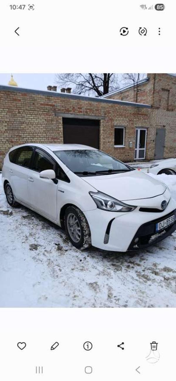 White Toyota Prius 2019 in Riga, with an engine capacity of 1.80 L and mileage of 240 thousand km for 12500 €, photo 3 on AUTOMOTO.COM.LV