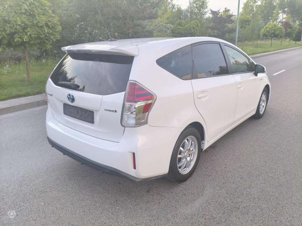 White Toyota Prius 2019 in Vilnius, with an engine capacity of 1.80 L and mileage of 221 thousand km for 12700 €, photo 4 on AUTOMOTO.COM.LV