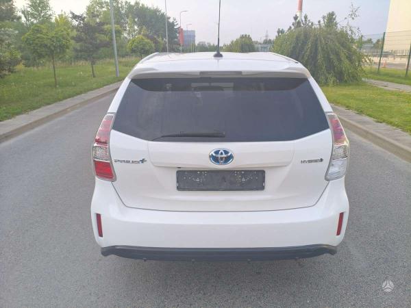 White Toyota Prius 2019 in Vilnius, with an engine capacity of 1.80 L and mileage of 221 thousand km for 12700 €, photo 5 on AUTOMOTO.COM.LV